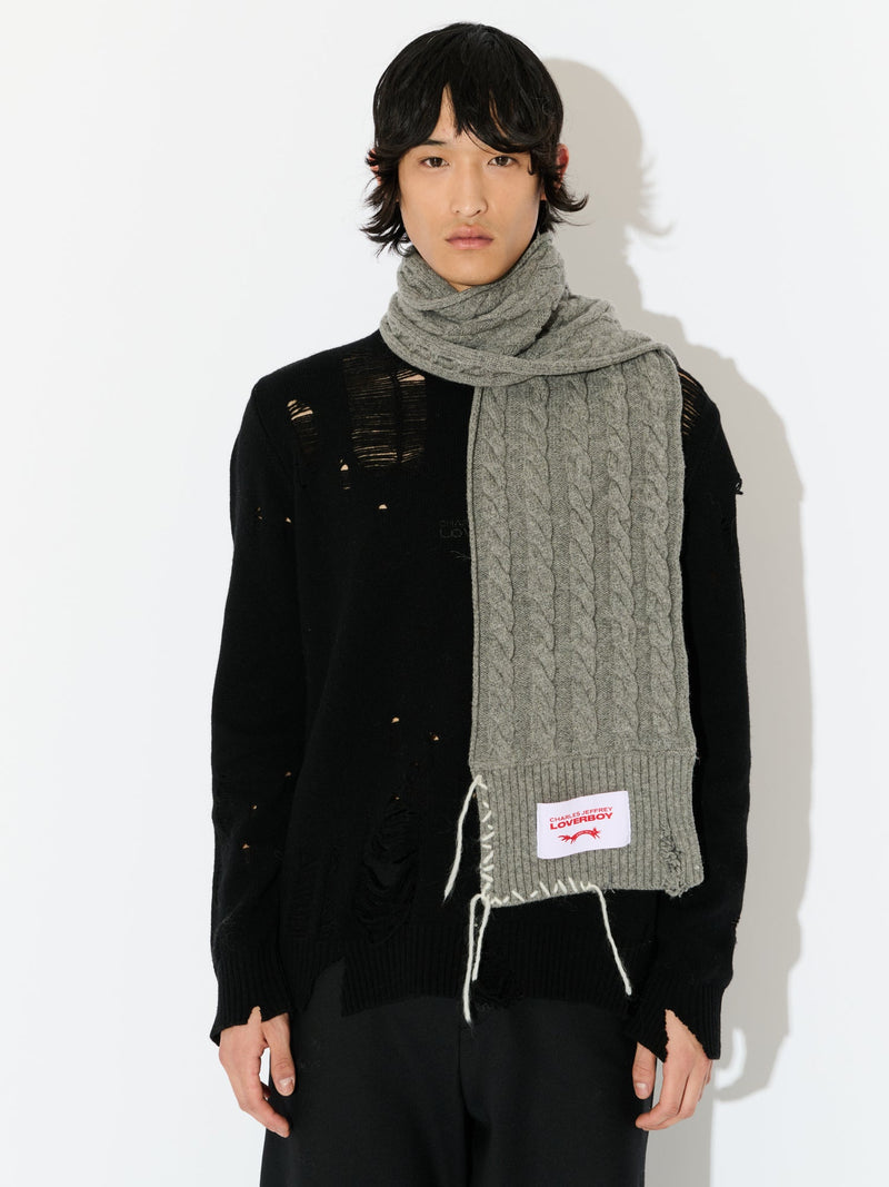 CABLE KNIT SCARF in GREY